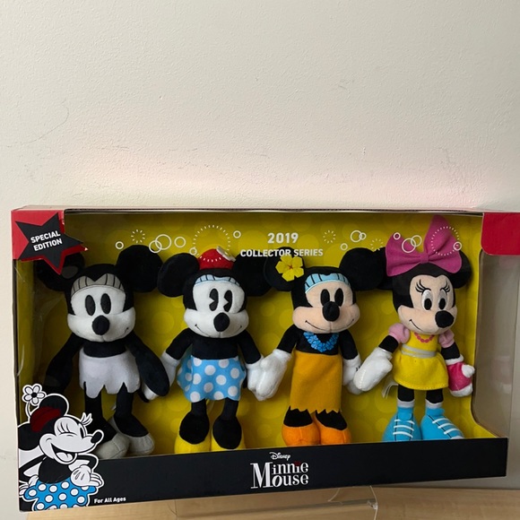 Disney | Other | Disney 29 Collector Series Minnie Mouse Set | Poshmark